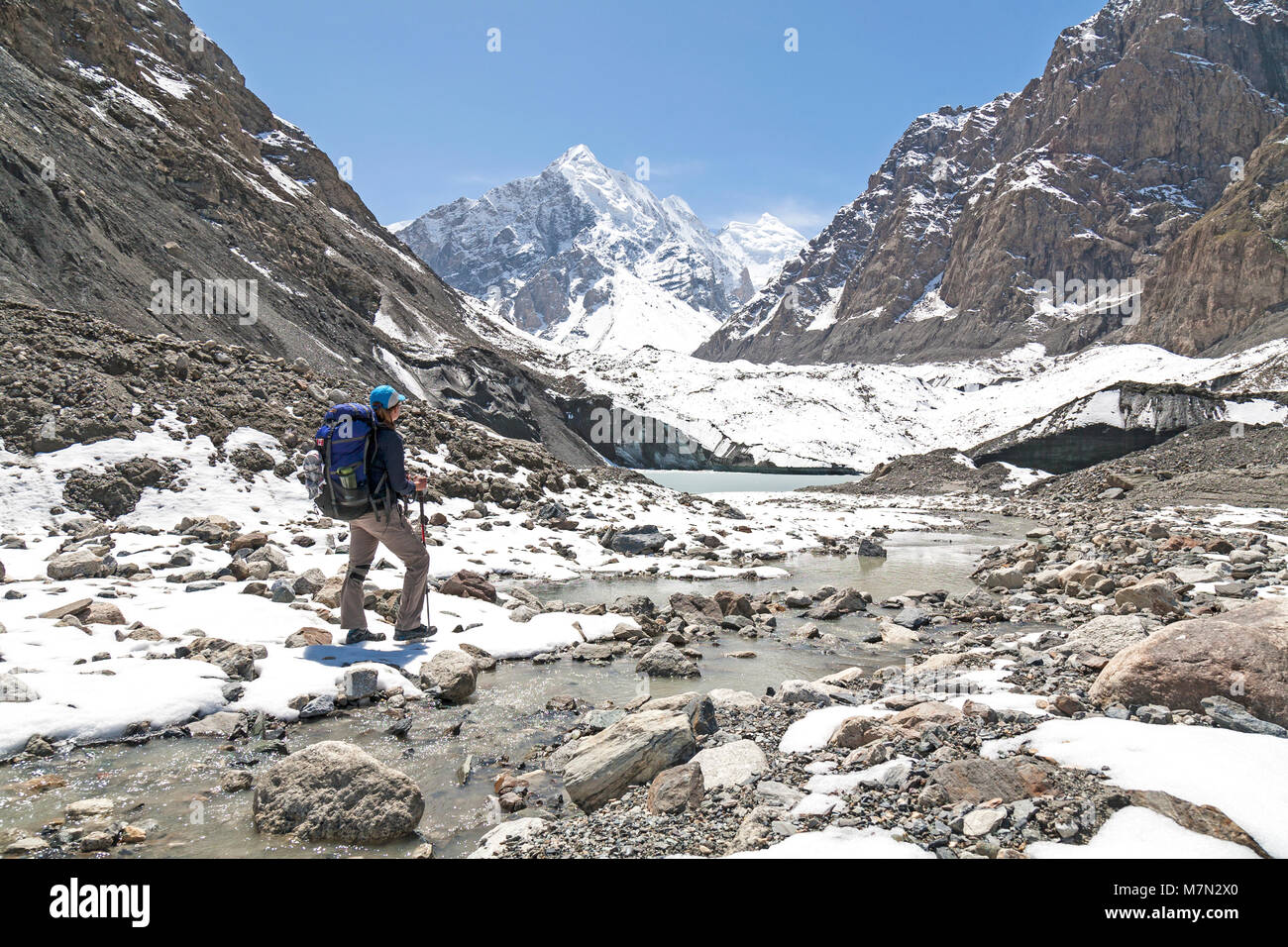 Female walker mountains hi-res stock photography and images - Alamy