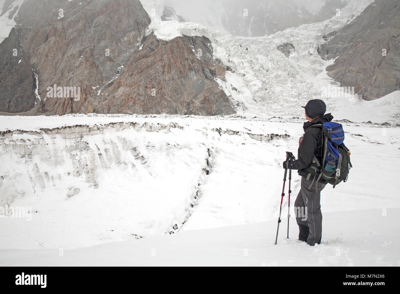 Female walker mountains hi-res stock photography and images - Alamy