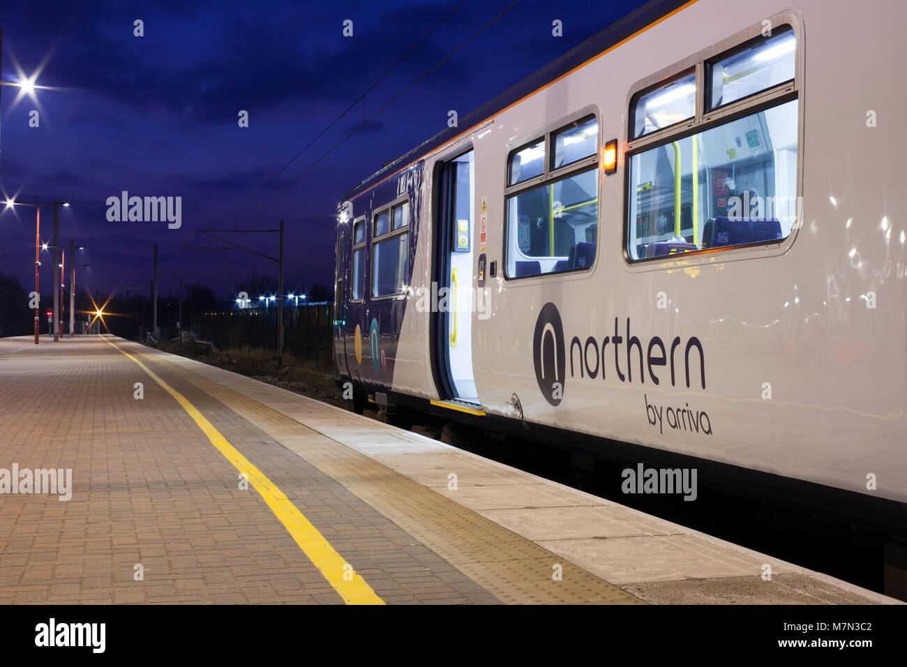 Northern rail class 319 electric multiple unit train 319383 at Wigan ...