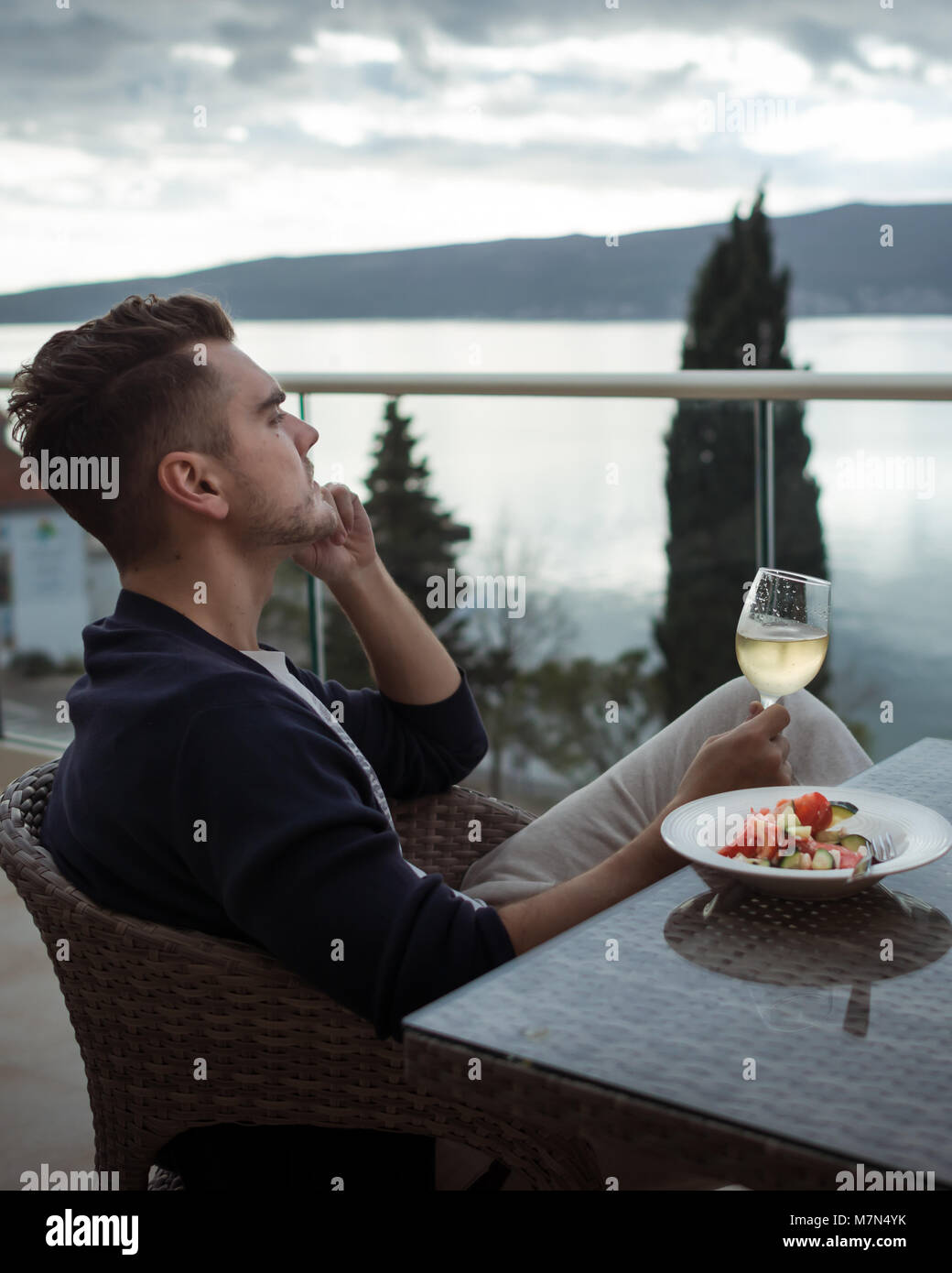 One person restaurant hi-res stock photography and images - Alamy