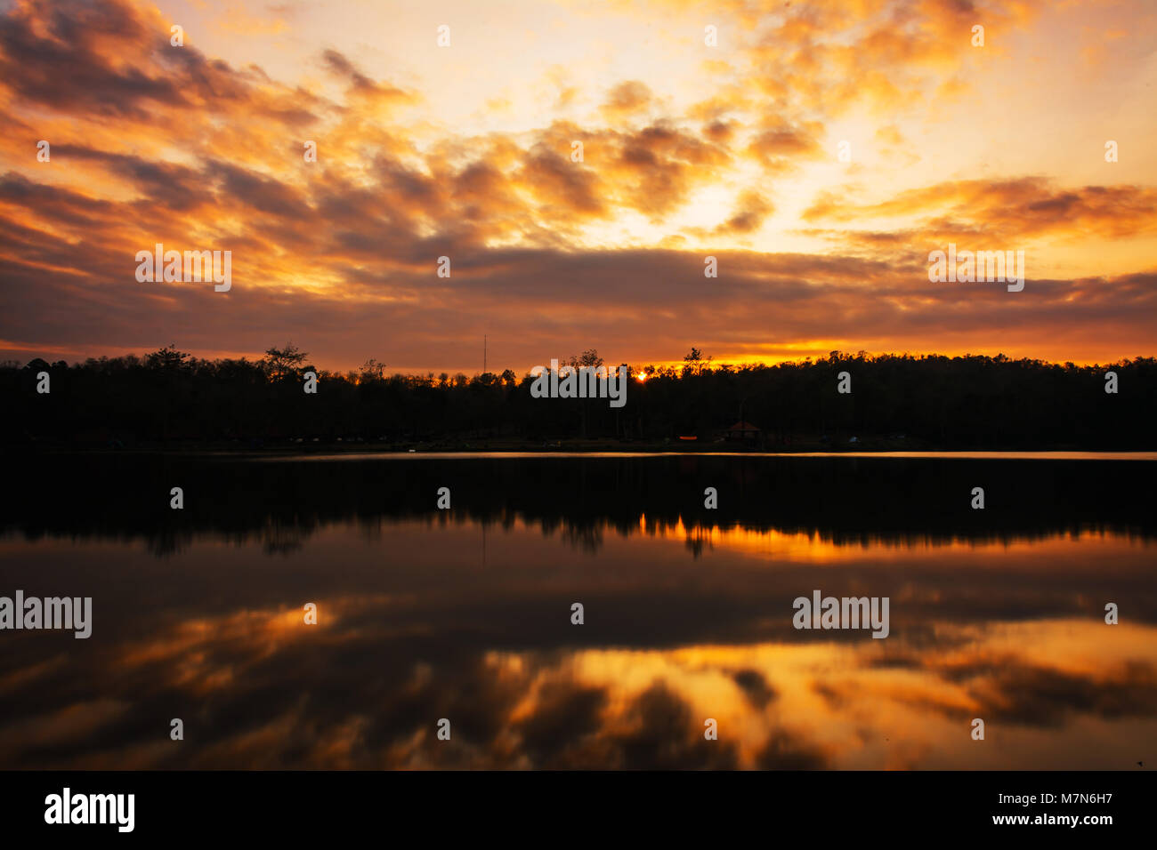 landscape of sky sunset and Reflection of water Stock Photo - Alamy