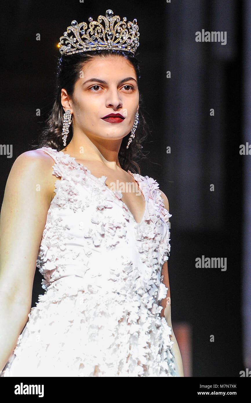 Fashion models represent new Fall/Winter 2018 KENNETH BARLIS collection ...