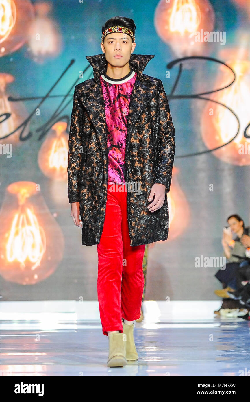 Fashion models represent new Fall/Winter 2018 KENNETH BARLIS collection ...