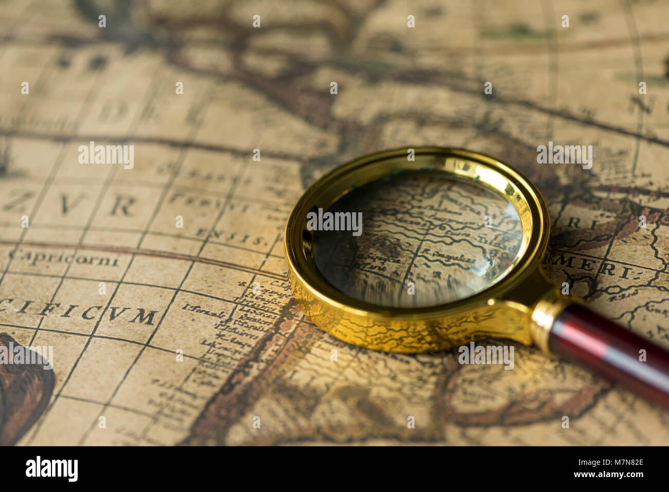 Retro Magnifier High Resolution Stock Photography and Images - Alamy