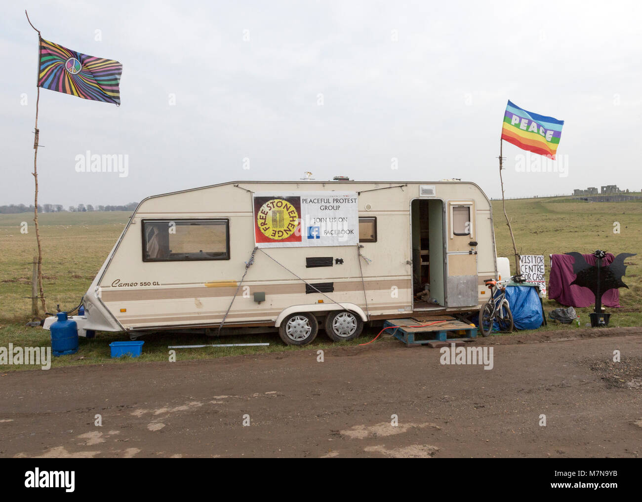 Caravan campaign banner Peace flag for 'Free Stonehenge, access ...