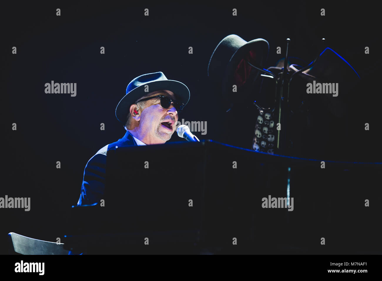 Toto band hi-res stock photography and images - Alamy