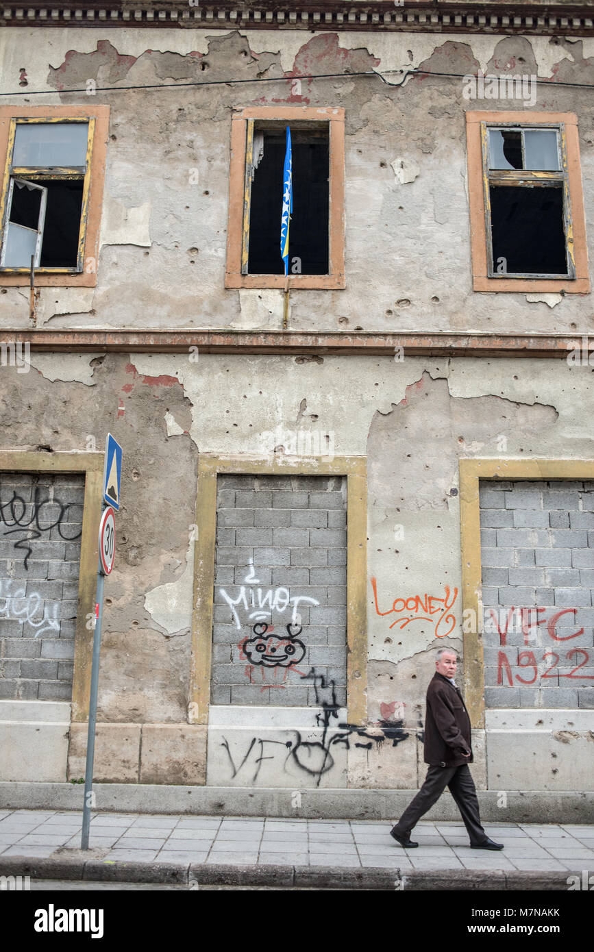 Concrete wall damage bullet hi-res stock photography and images - Alamy