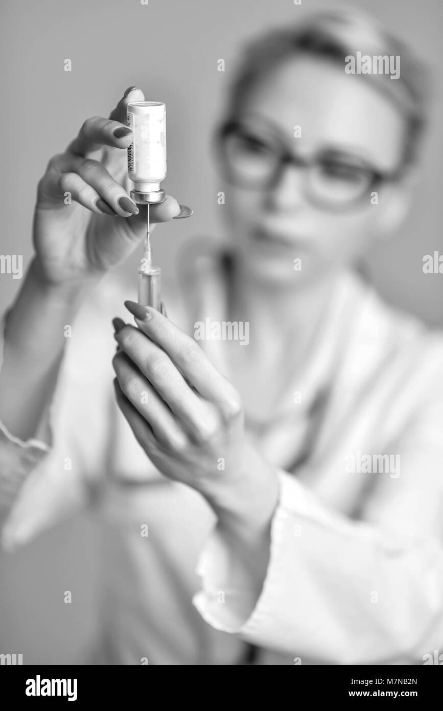 Syringe with medication from the doctor Stock Photo - Alamy
