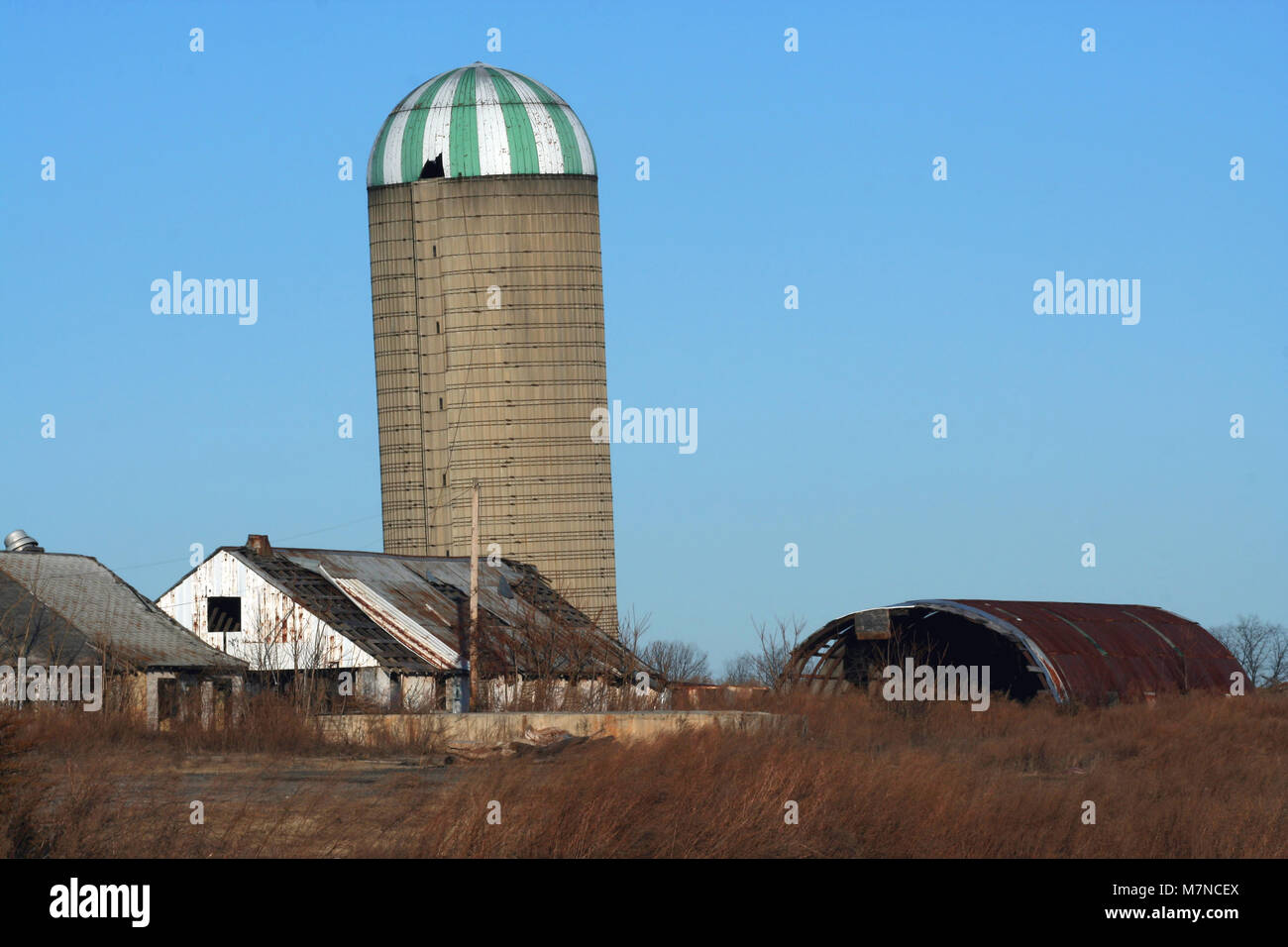 A old farm with grain silo Stock Photo - Alamy