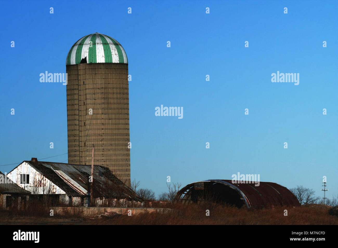 A old farm with grain silo Stock Photo - Alamy