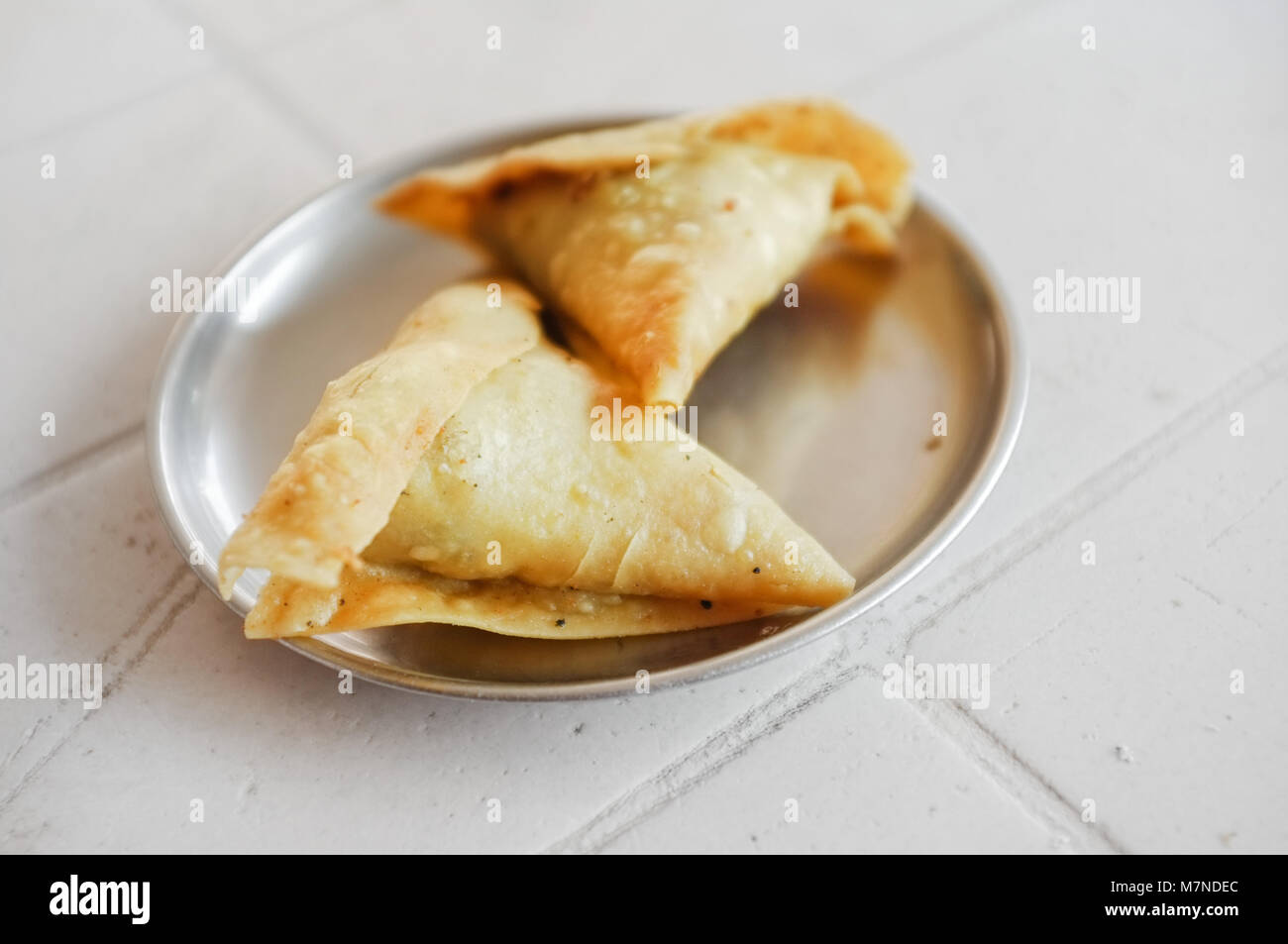 Samosas in india hi-res stock photography and images - Alamy