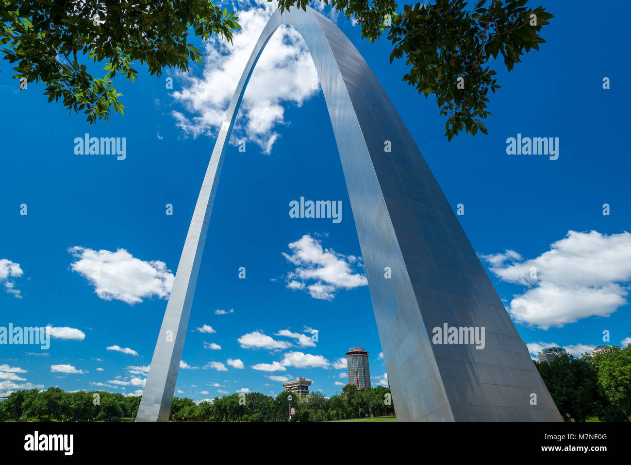 Gateway arch memorial hi-res stock photography and images - Alamy