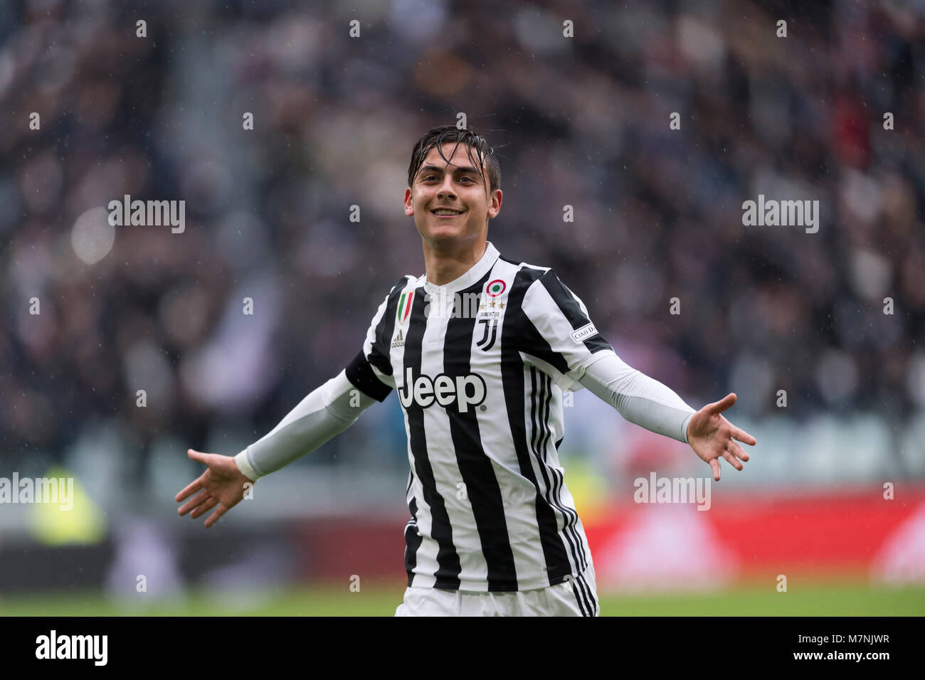 Paulo Exequiel Dybala of Juventus celebrates after scoring his team's ...