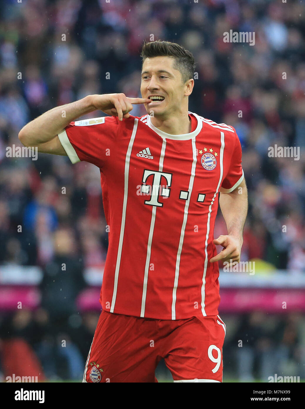 Robert lewandowski celebrate hi-res stock photography and images - Alamy