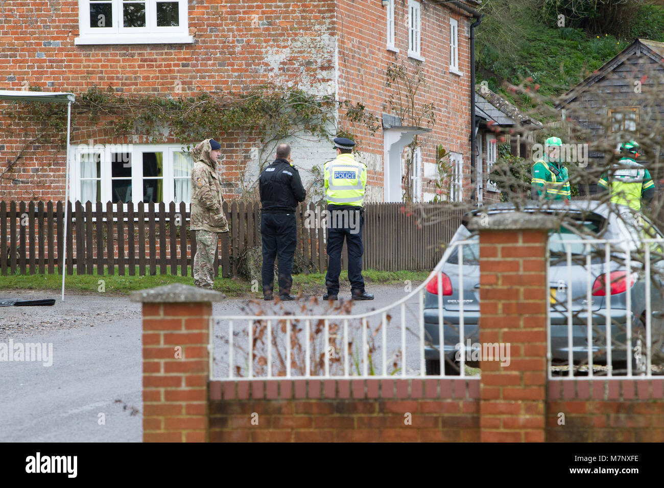 Police hazmat suits hi-res stock photography and images - Alamy
