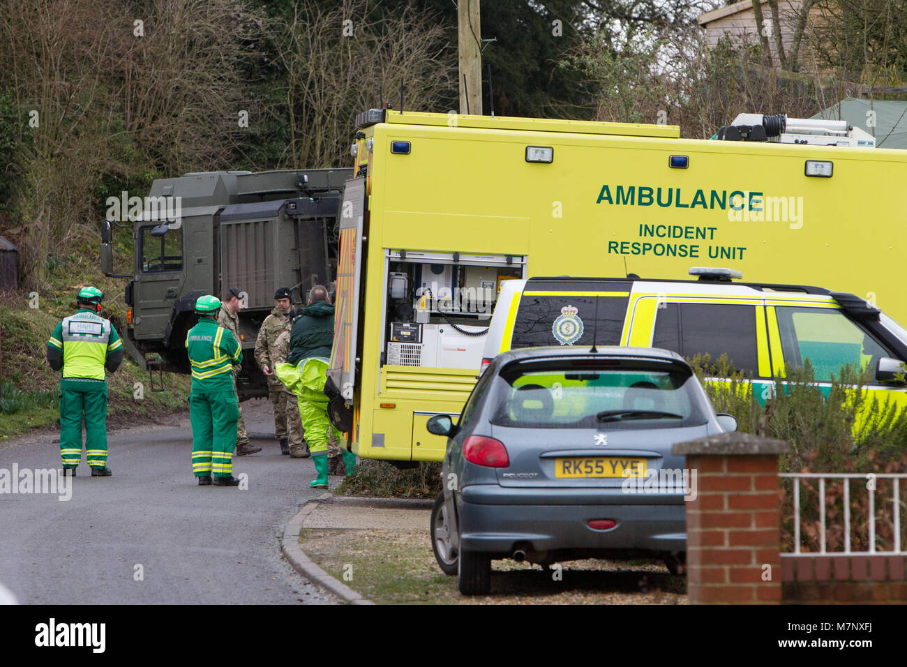 Police hazmat suits hi-res stock photography and images - Alamy