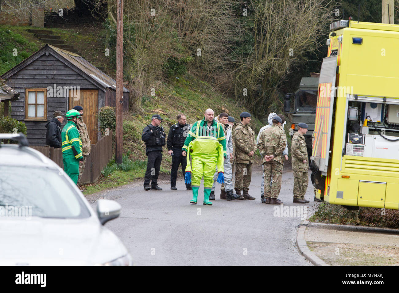 Police hazmat suits hi-res stock photography and images - Alamy