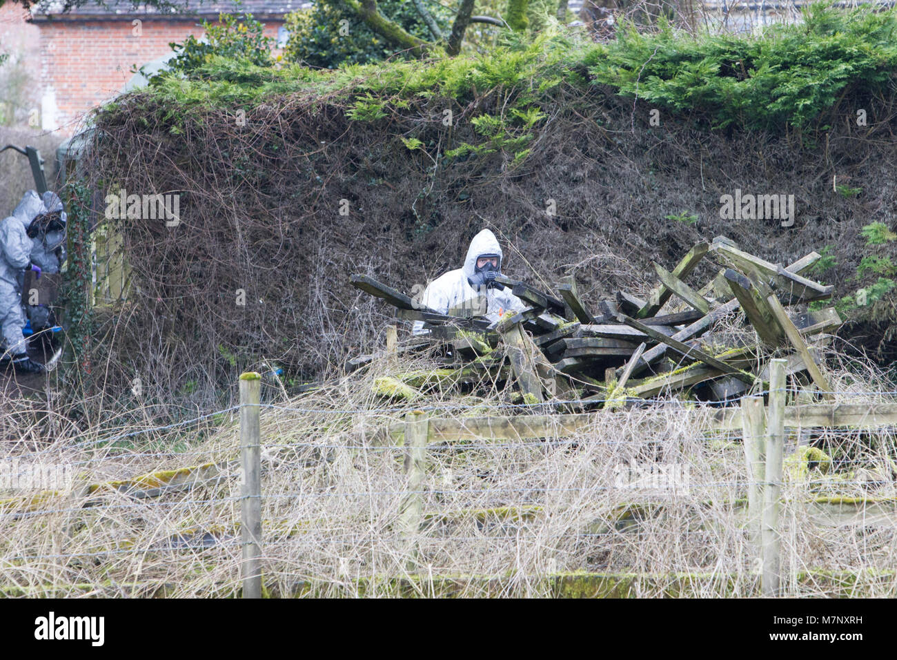 Police hazmat suits hi-res stock photography and images - Alamy