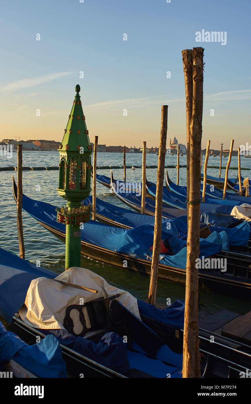 a view of gondale parked in their dock awaiting tourists Stock Photo ...