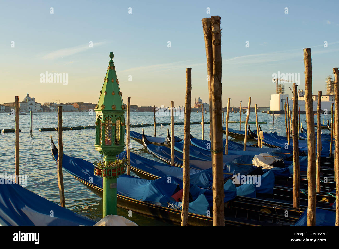 a view of gondale parked in their dock awaiting tourists Stock Photo ...