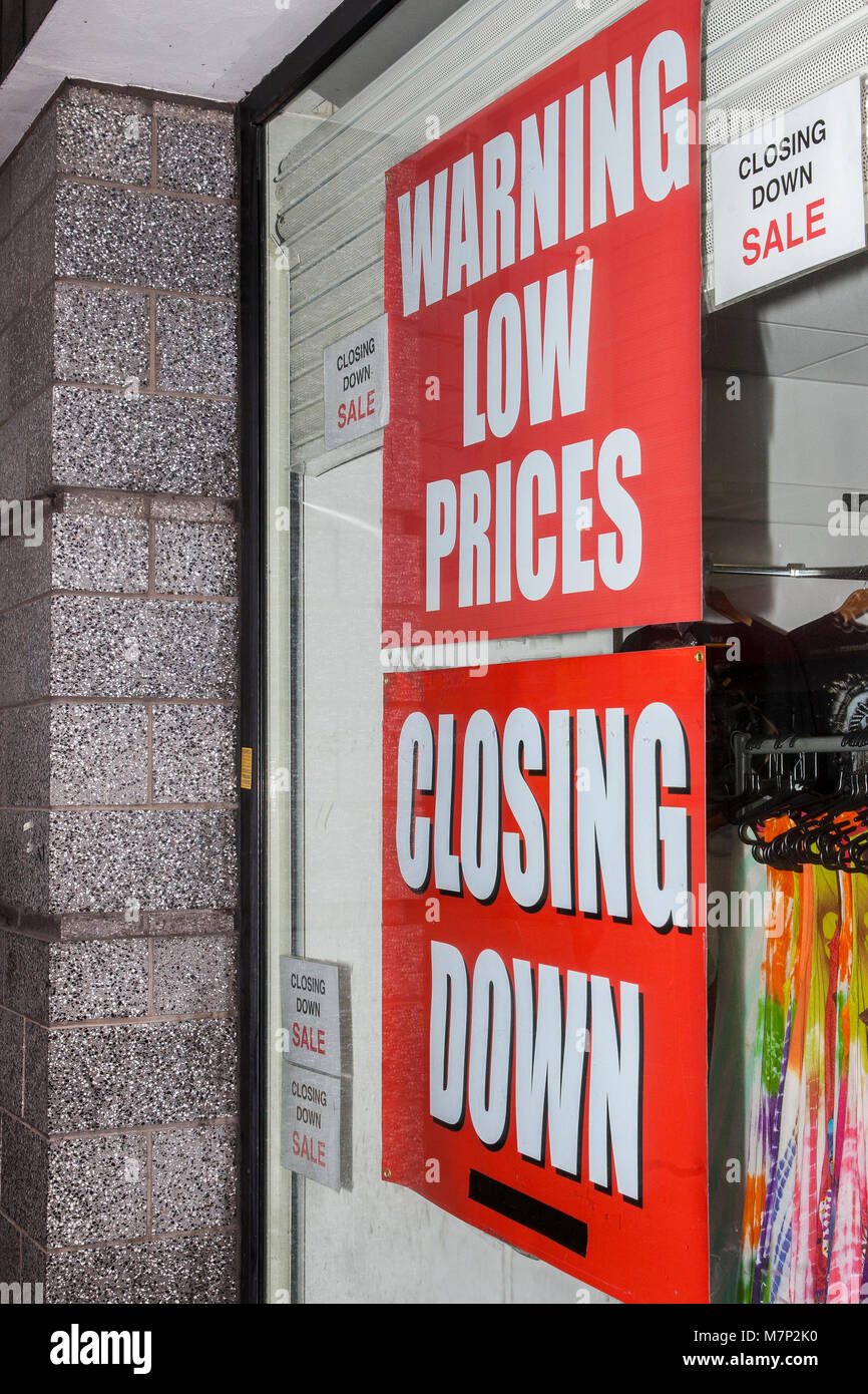 Closing down sale sign Stock Photo - Alamy