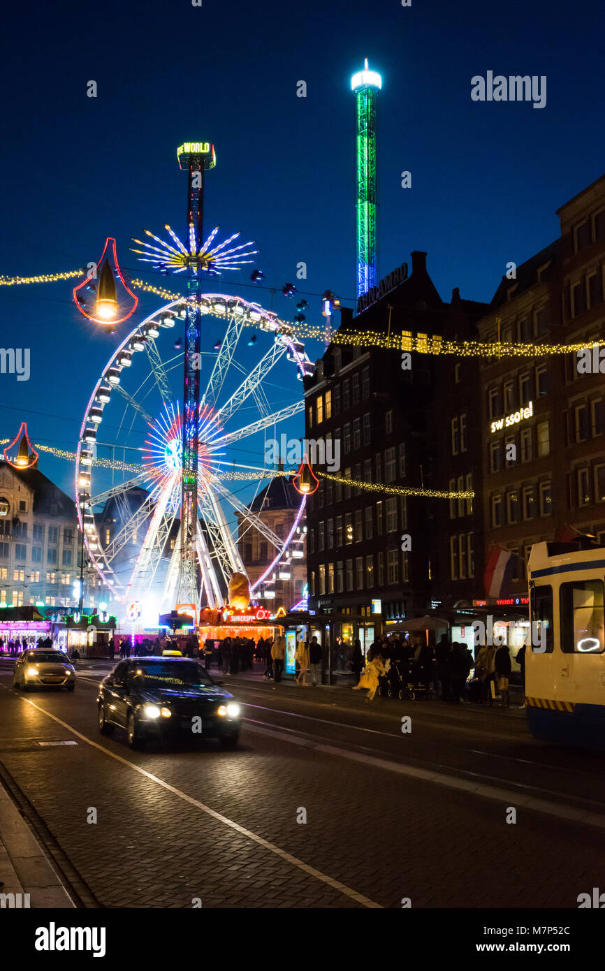 Cityscape ferris wheel night hi-res stock photography and images - Alamy