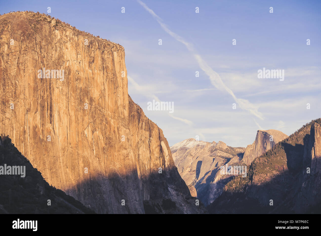 Tunnel View on Yosemite National Park with El Capitan and Half Dome ...