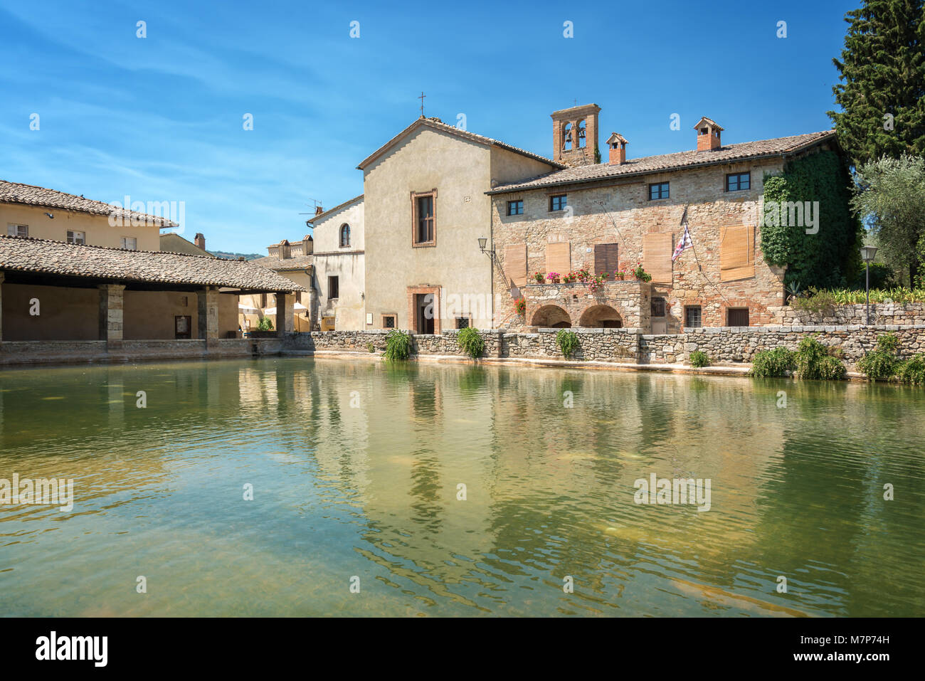 Hot springs bath in the village of Bagno Vignoni Stock Photo - Alamy