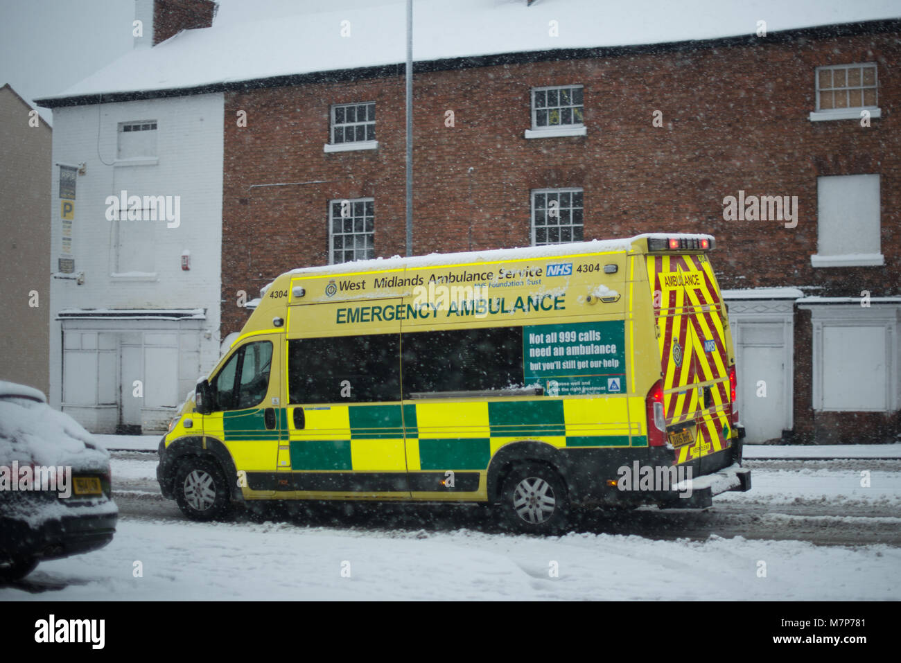 Snow ambulance uk hi-res stock photography and images - Alamy