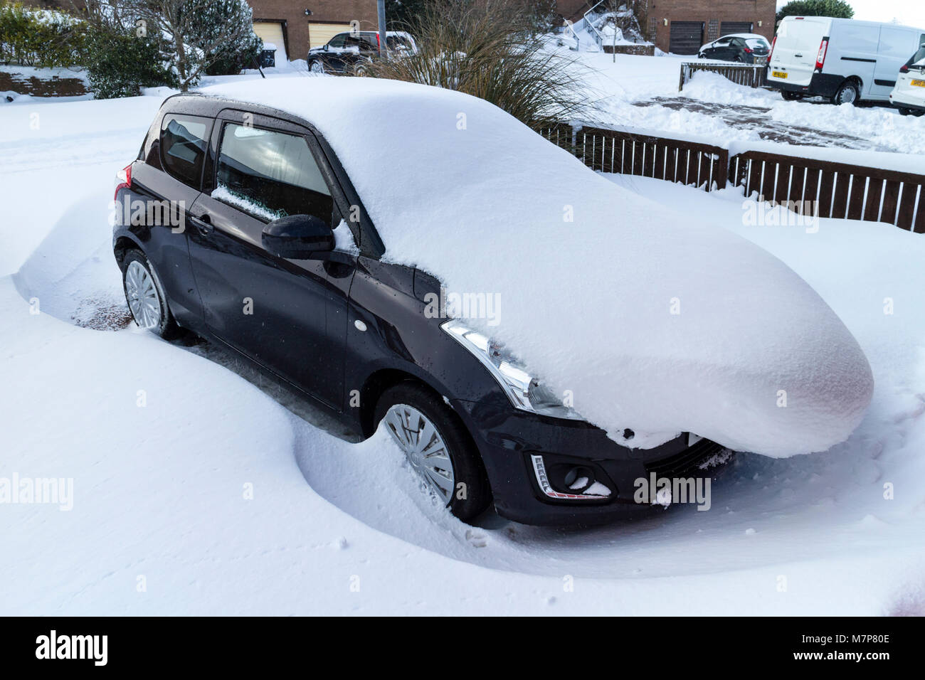 Car parked on driveway winter hi-res stock photography and images - Alamy
