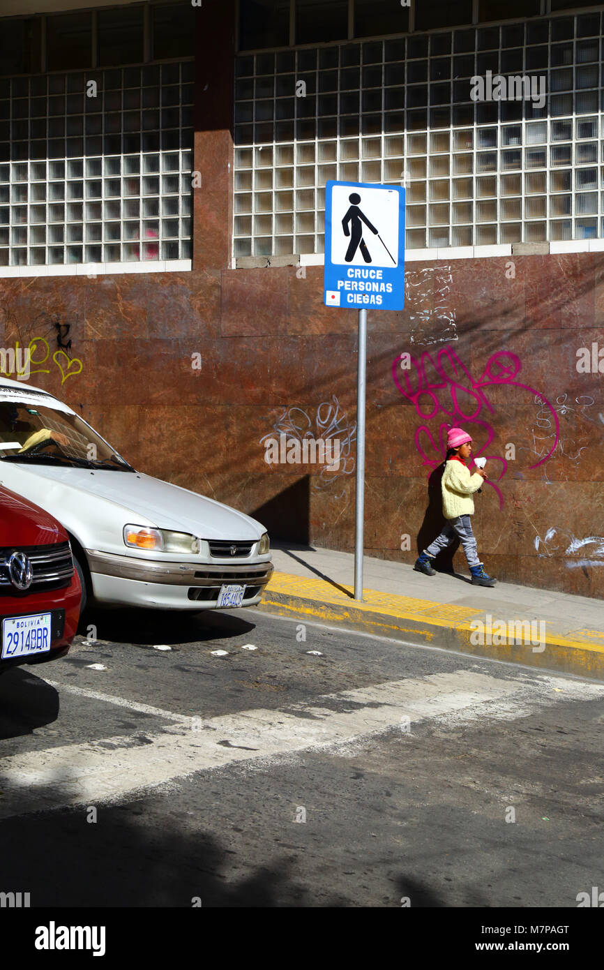 Señal de cruce peatonal hi-res stock photography and images - Alamy
