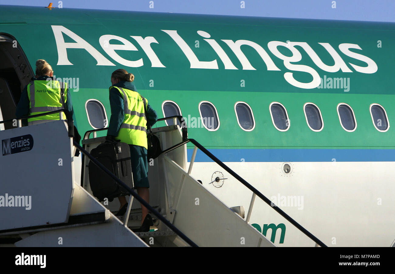 Cabin Crew board an Aerlingus Airbus A320 at Belfast International ...