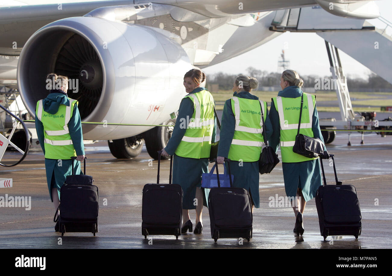 Aer lingus crew hi-res stock photography and images - Alamy