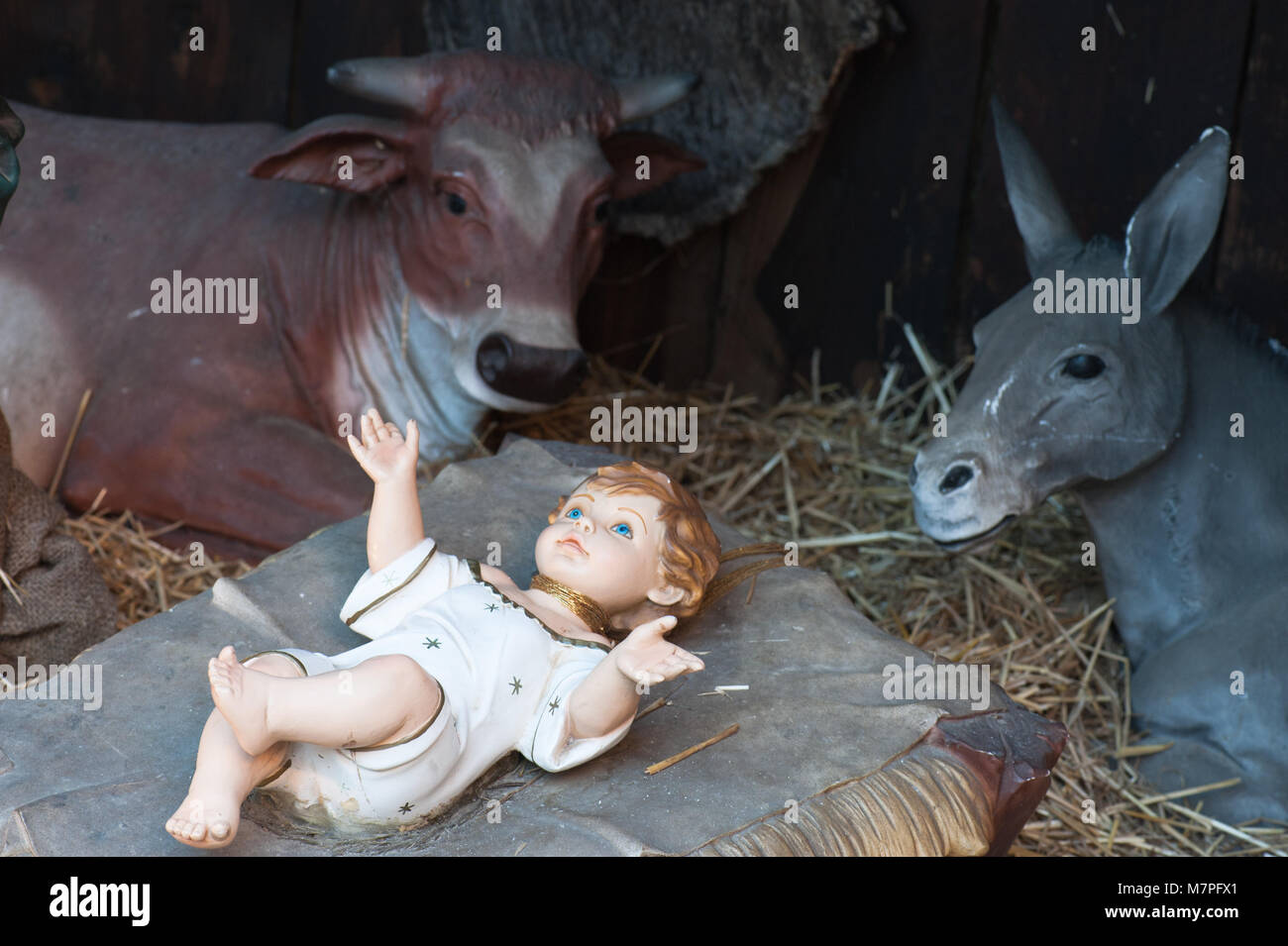 Baby jesus in the cradle hi-res stock photography and images - Alamy