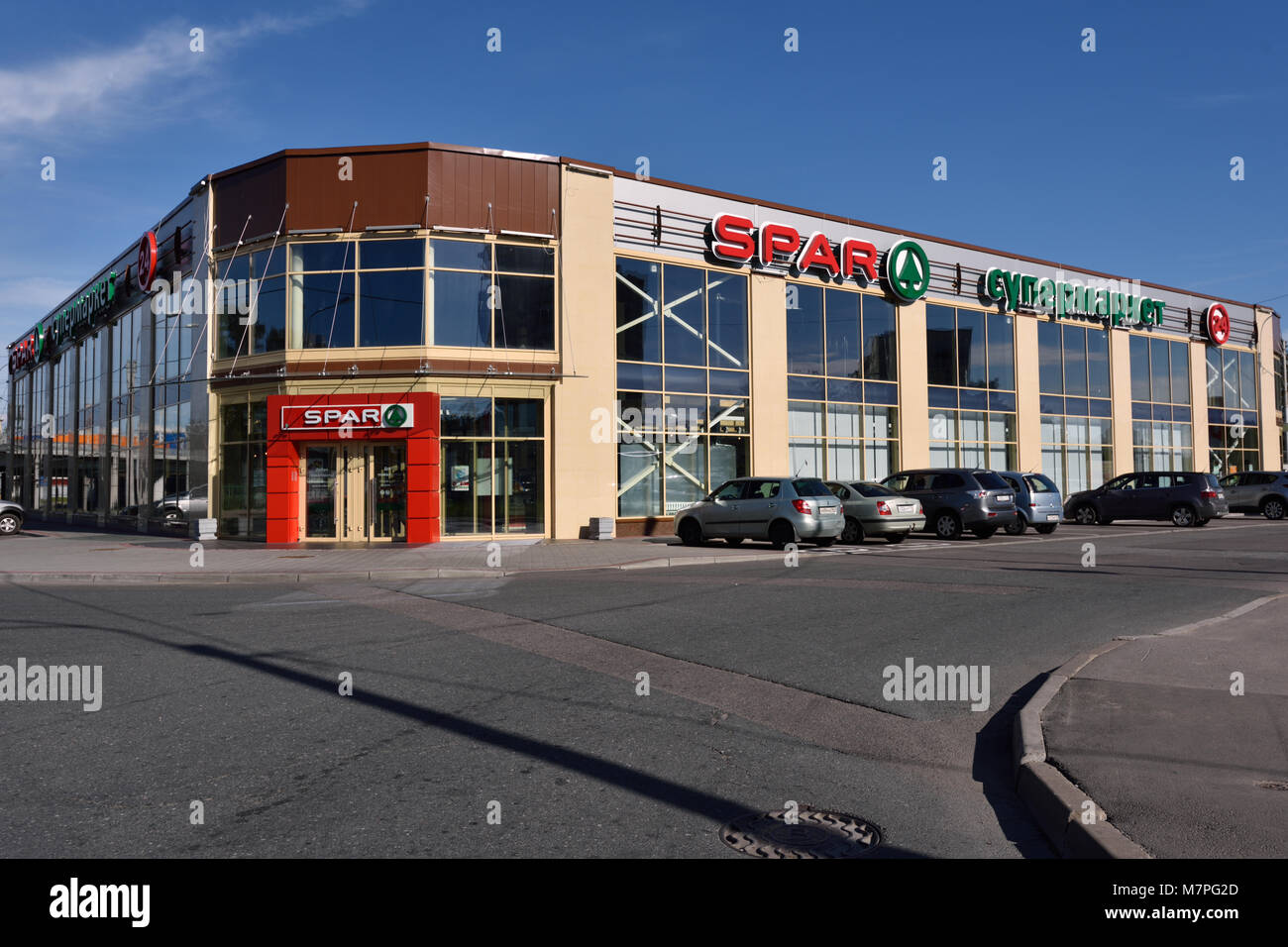 St. Petersburg, Russia - August 09, 2015: People at the supermarket ...