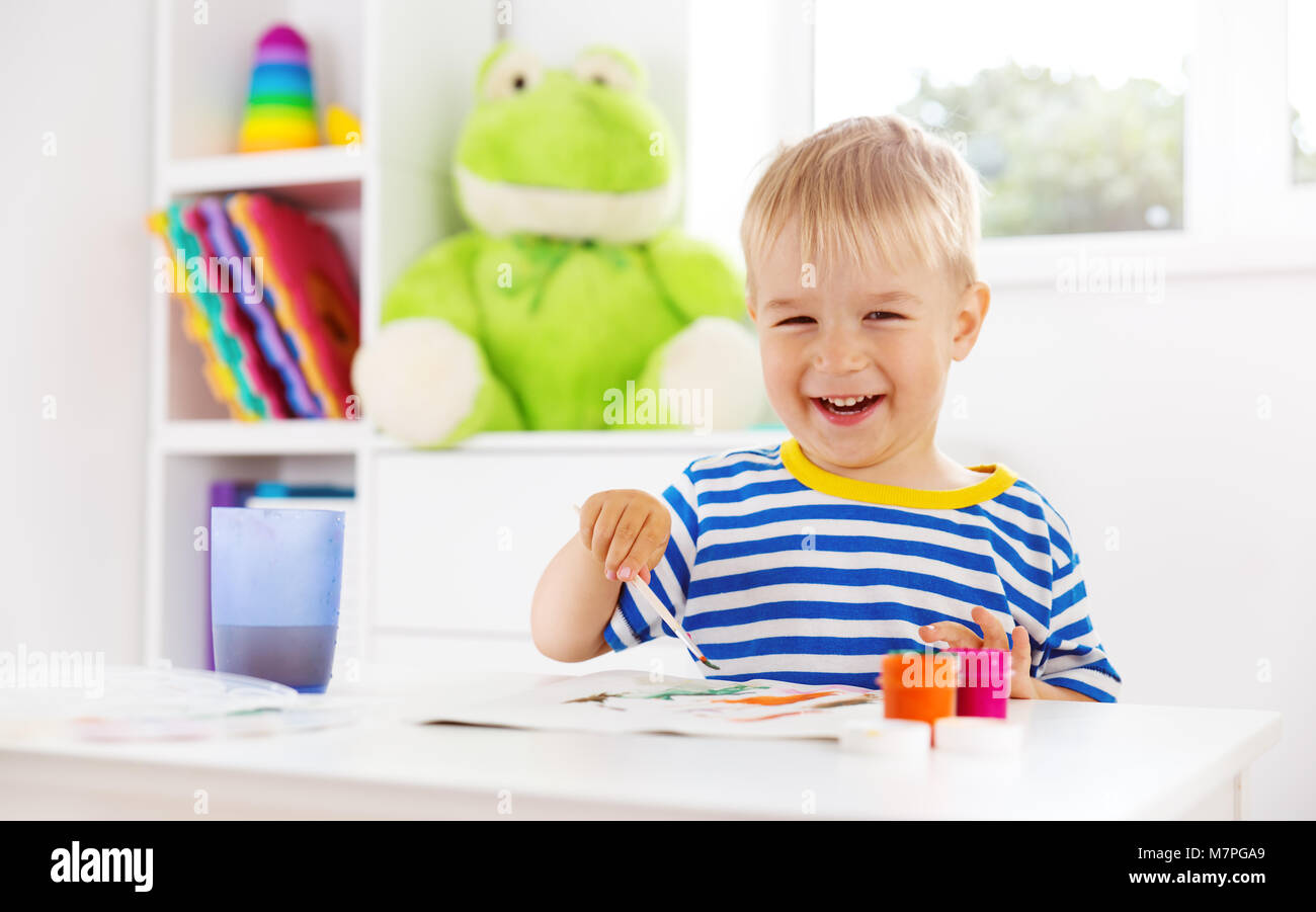 Little child drawing on the paper Stock Photo - Alamy