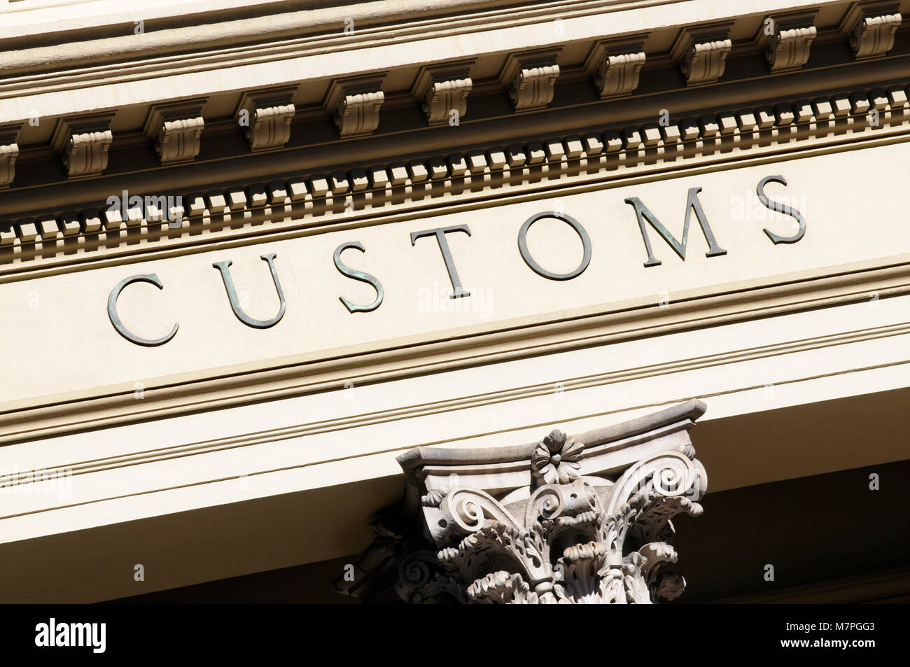Customs sign on a building Stock Photo - Alamy