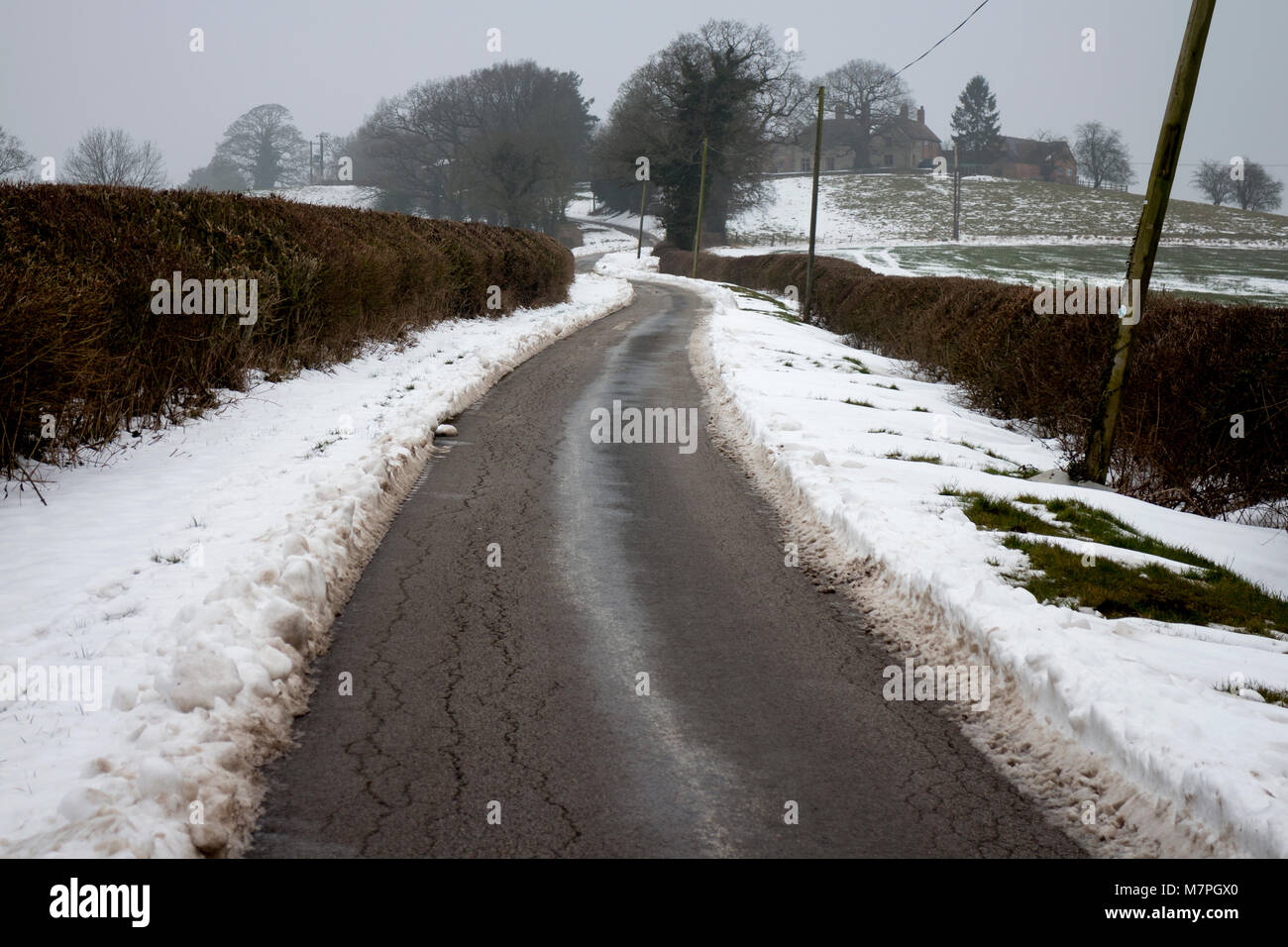 English roadside snow hi-res stock photography and images - Alamy
