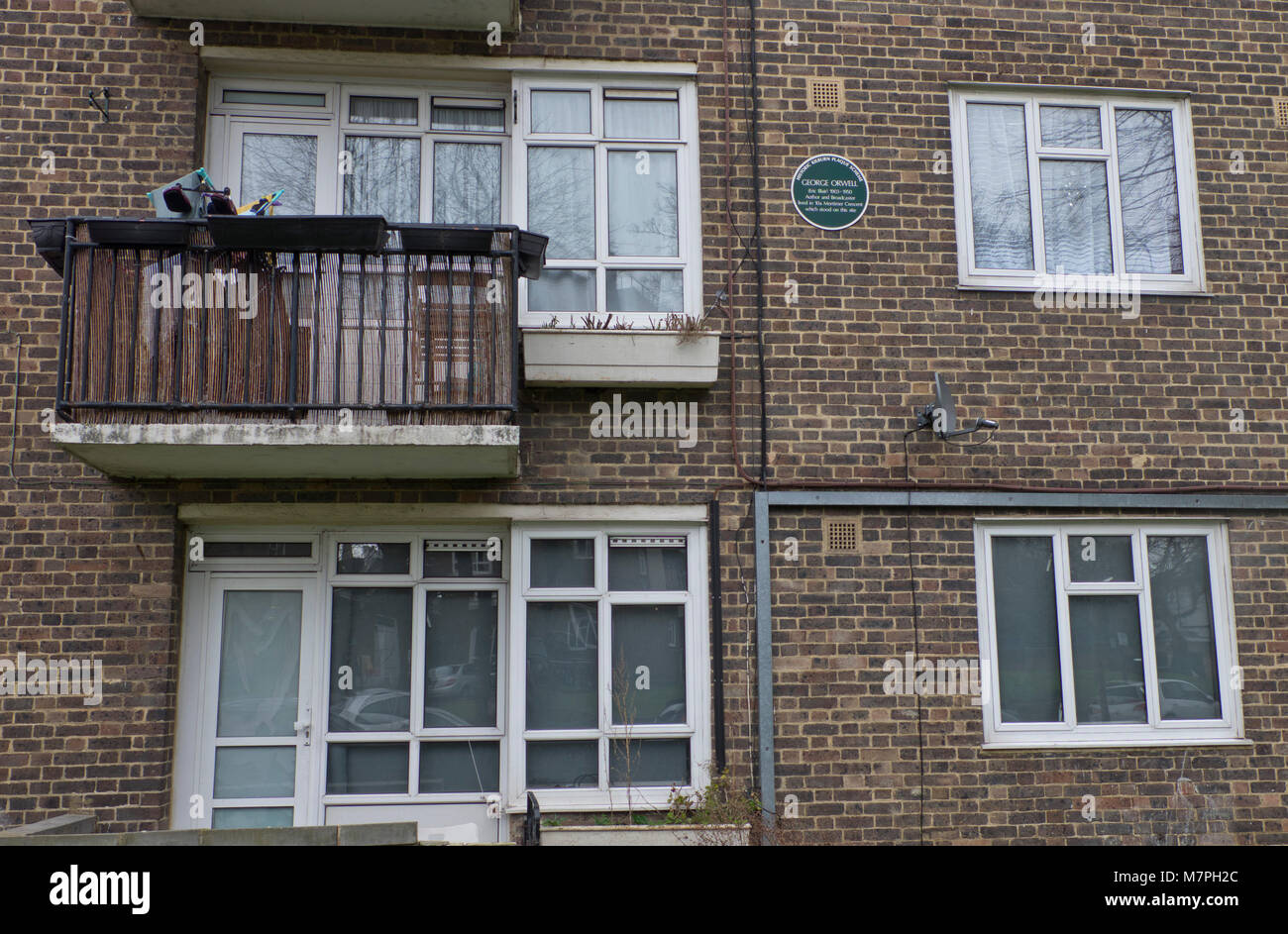 Plaque at Kington House, site of 10a Mortimer Crescent, London NW6 ...