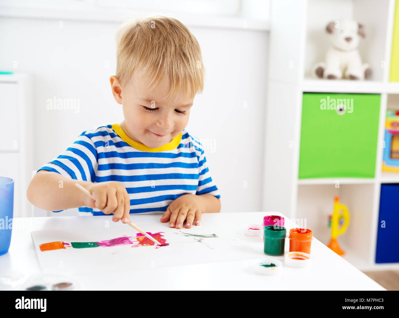Little child drawing on the paper Stock Photo - Alamy