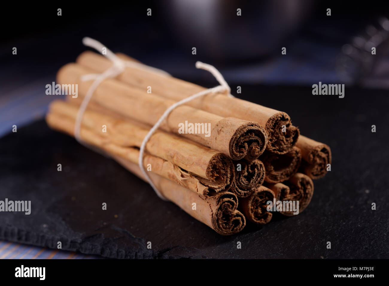 Real cinnamon hi-res stock photography and images - Alamy