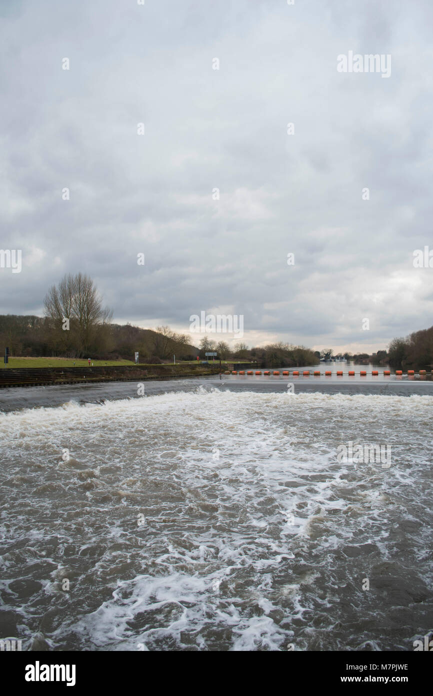 Hazelford Lock, River Tren Stock Photo - Alamy