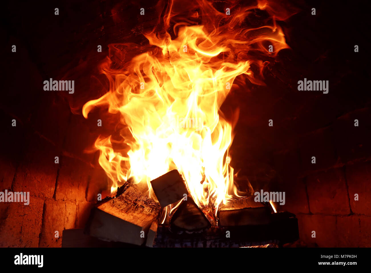 Long tongues of flame of burning fire Stock Photo - Alamy