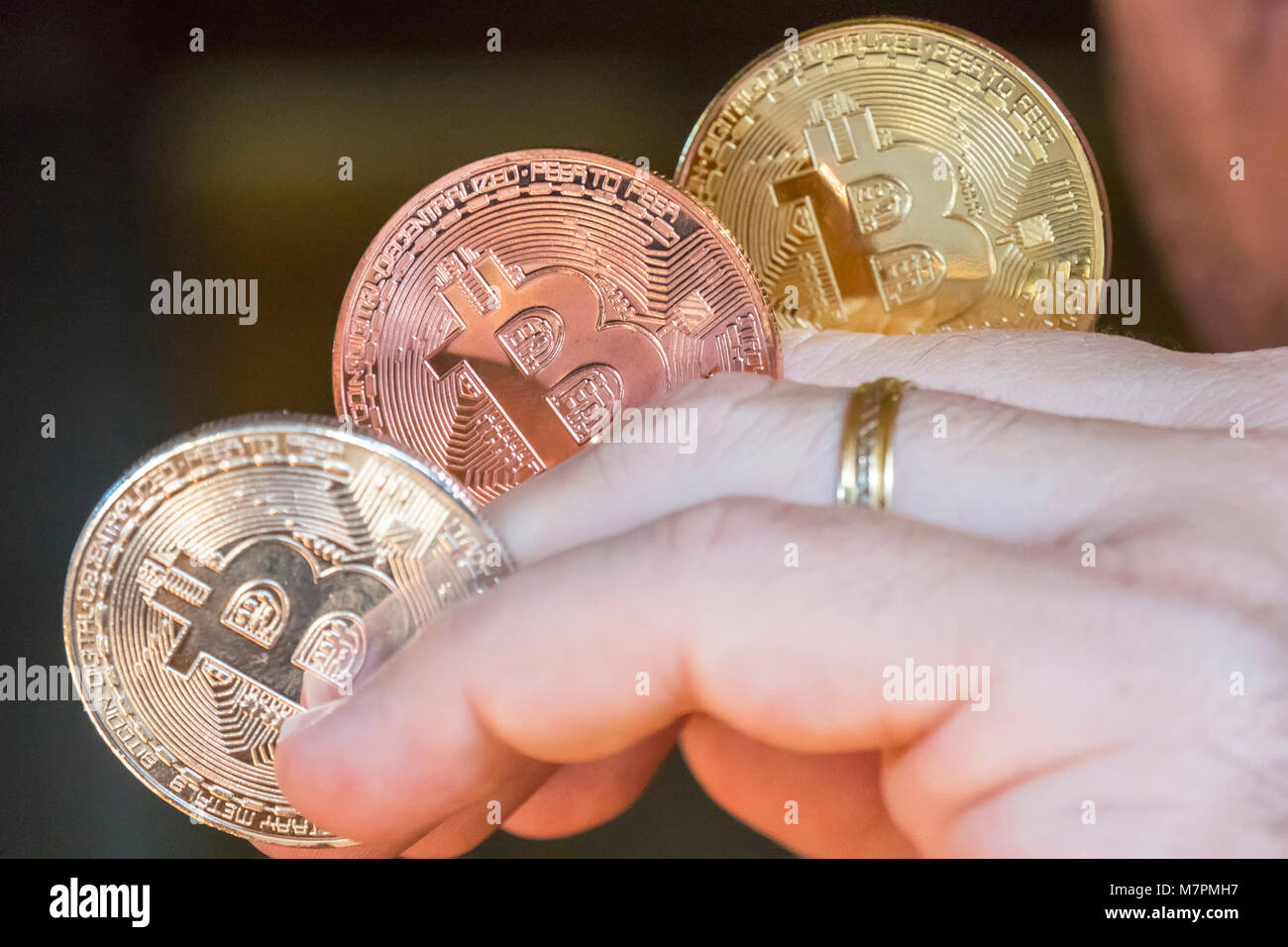 Sending bitcoin hi-res stock photography and images - Alamy