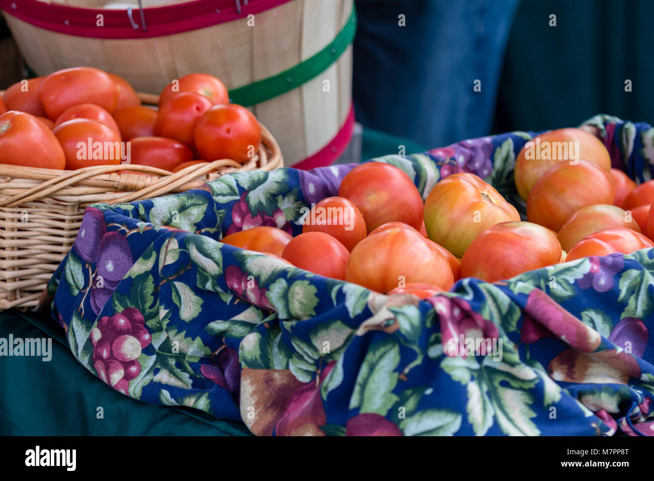 Bushel of tomatoes hi-res stock photography and images - Alamy