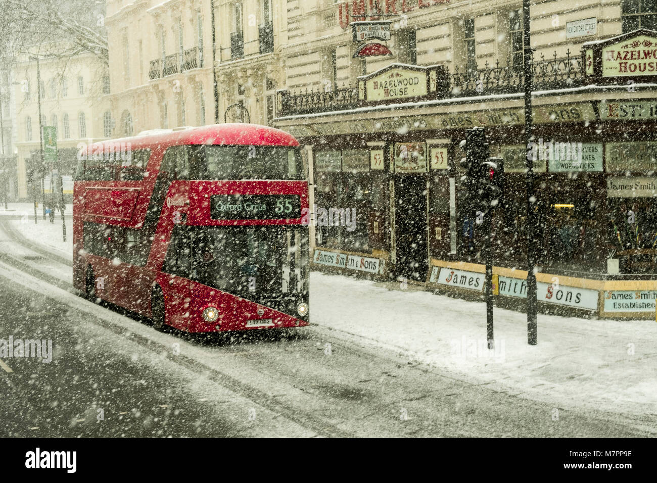 Red london bus in snow hi-res stock photography and images - Alamy