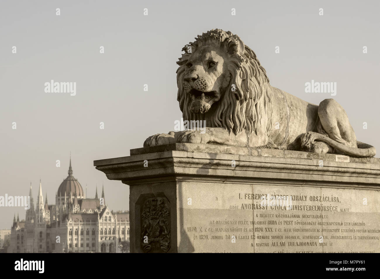 Statue lion on lion bridge hi-res stock photography and images - Alamy