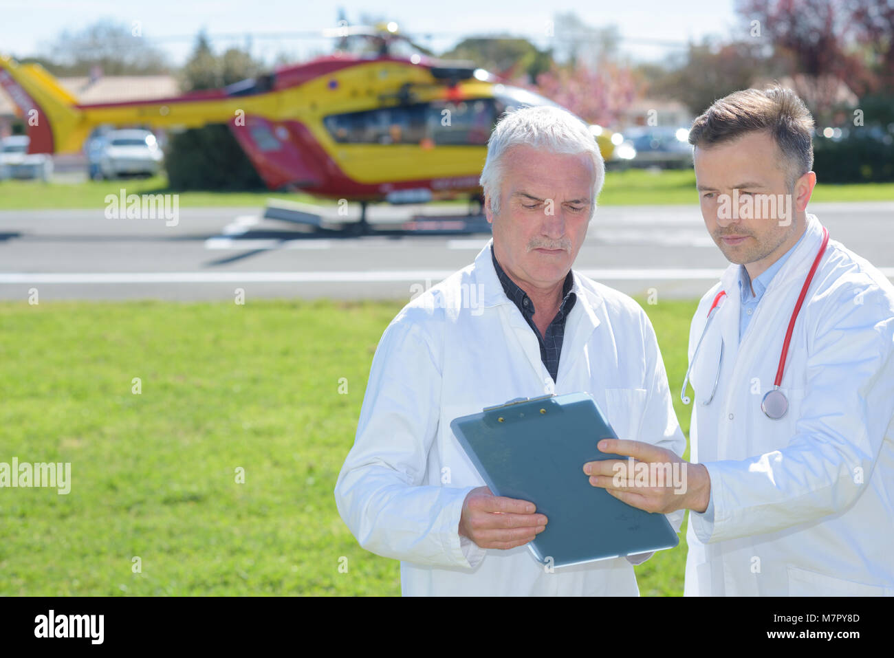 doctors and helicopter Stock Photo - Alamy