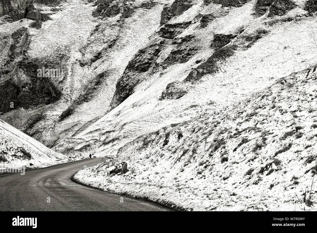 WINNETS PASS CASTLETON DERBYSHIRE IN WINTER Stock Photo - Alamy
