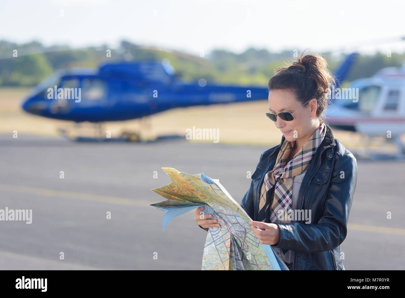 Pilot reading map hi-res stock photography and images - Alamy